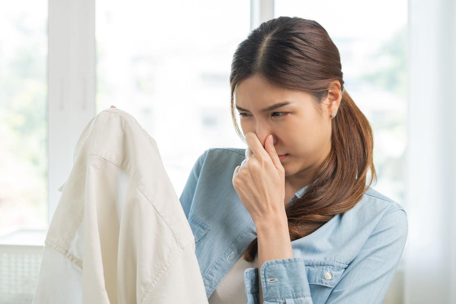 How to Get Rid of Mildew Smell in Clothes – Fresh by SpinXpress